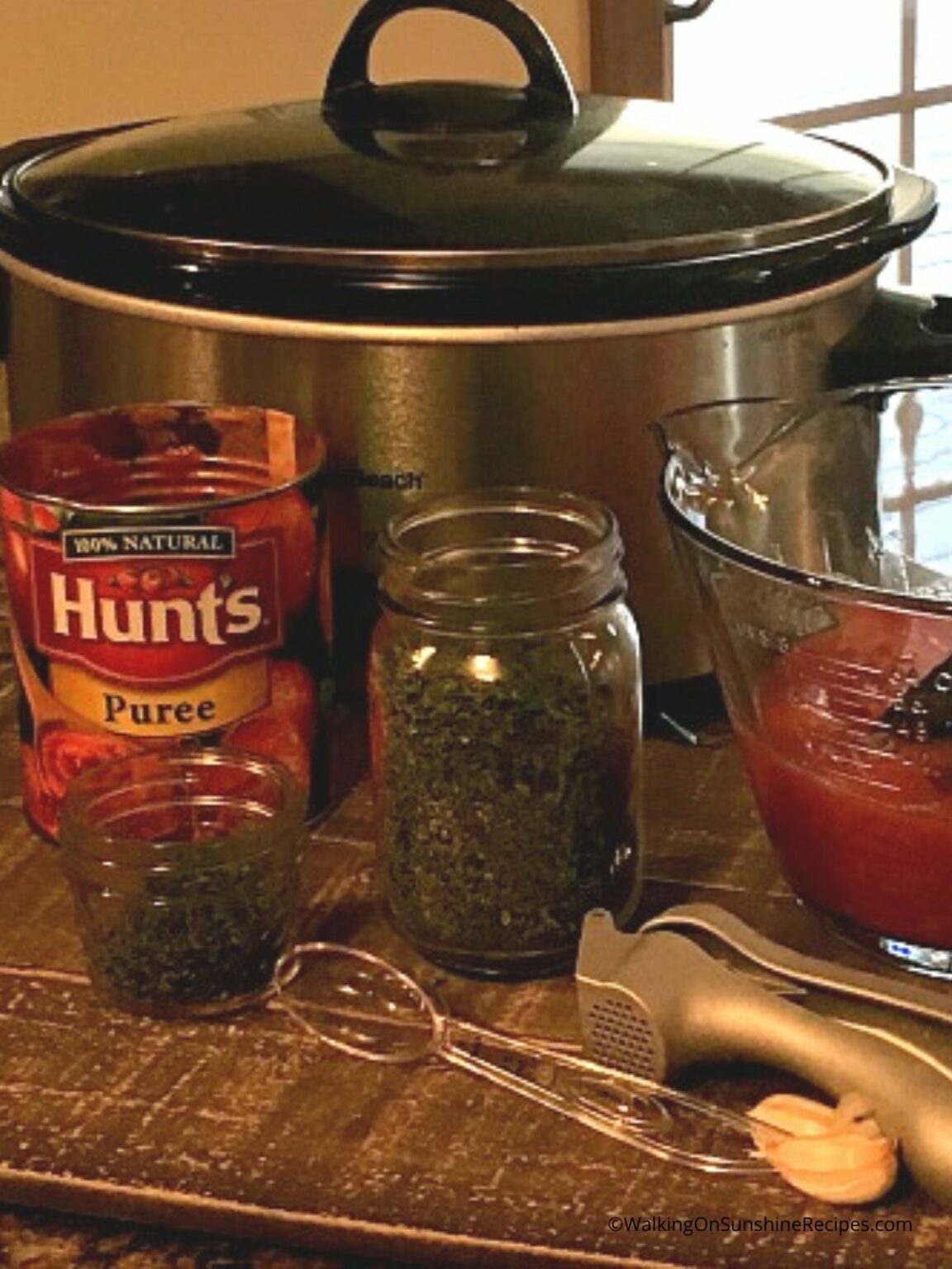 Slow Cooker Homemade Tomato Sauce | Walking on Sunshine