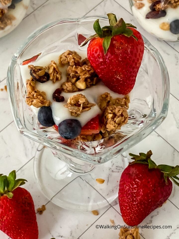 Breakfast Parfaits with Fruit, Yogurt and Granola