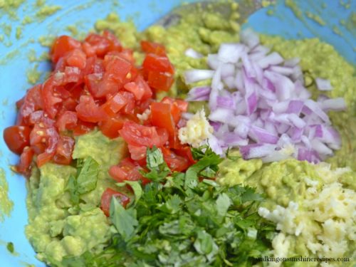 Authentic Homemade Guacamole - Ready in Minutes