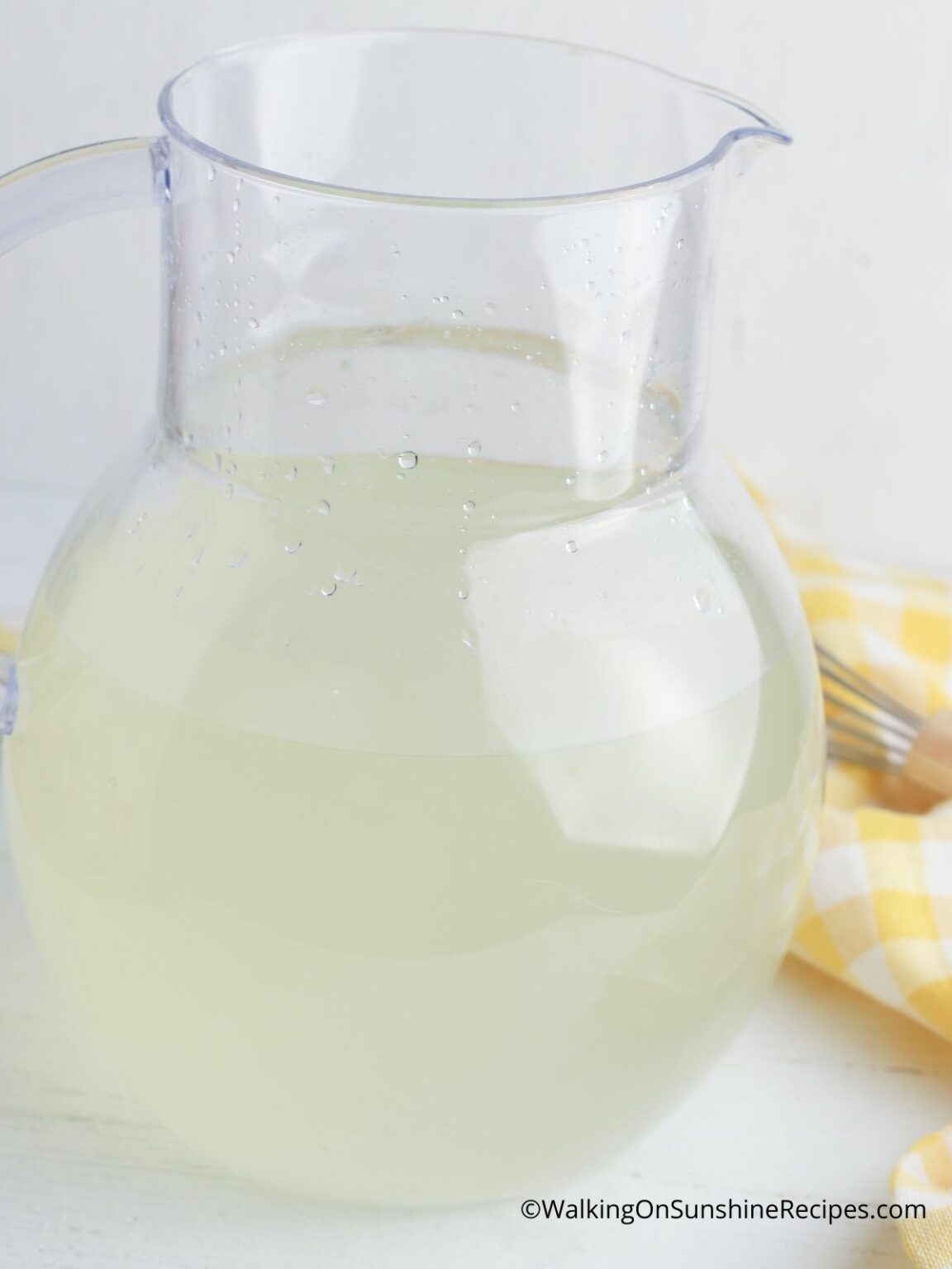 Infused Strawberry Lemonade - Walking On Sunshine Recipes