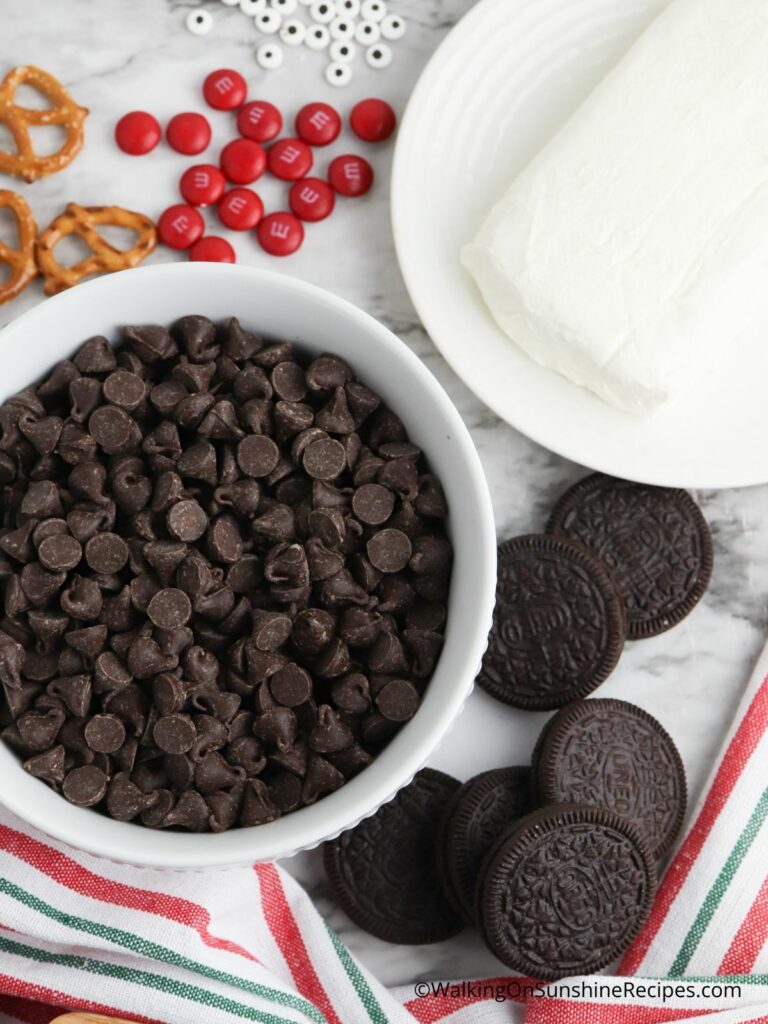 Reindeer Oreo Truffles - Walking On Sunshine Recipes