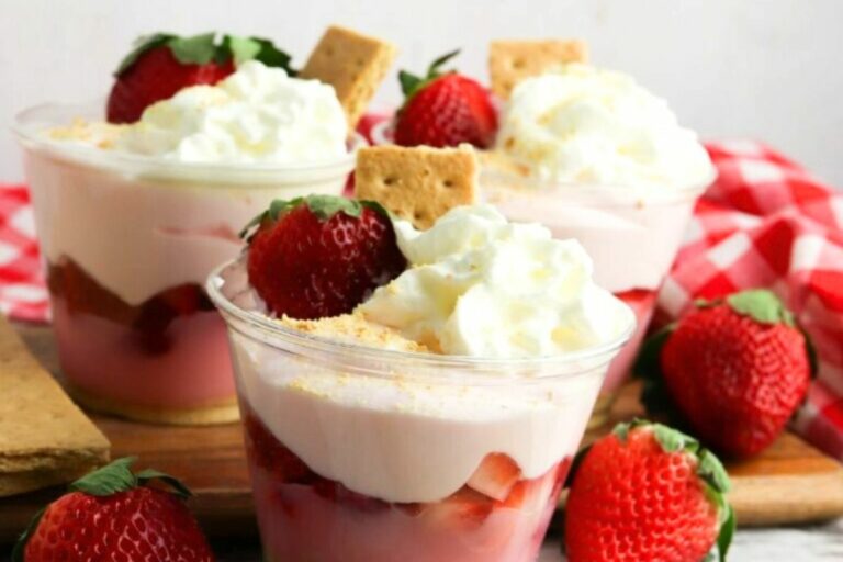Strawberry Pudding Cups - Walking On Sunshine Recipes
