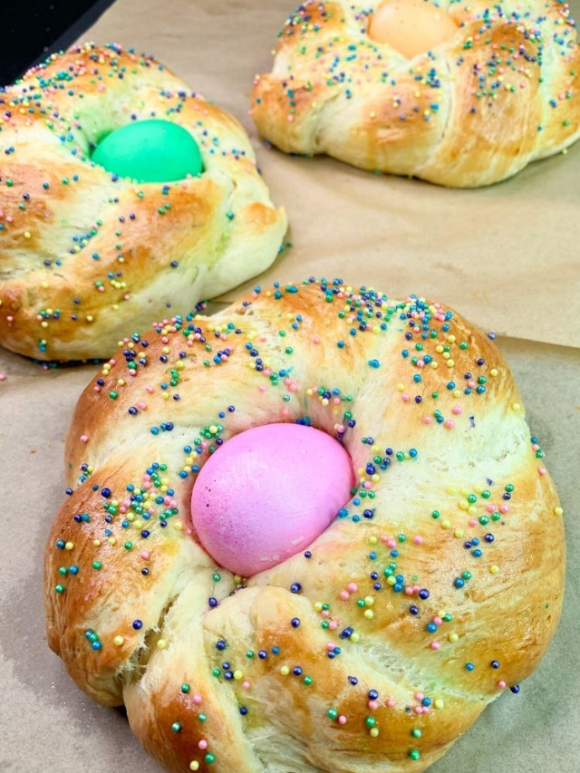Traditional Easter Bread Story - Walking On Sunshine Recipes