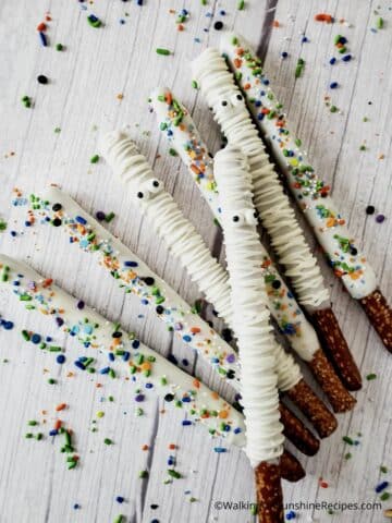 Halloween Pretzel Rods - Walking On Sunshine Recipes