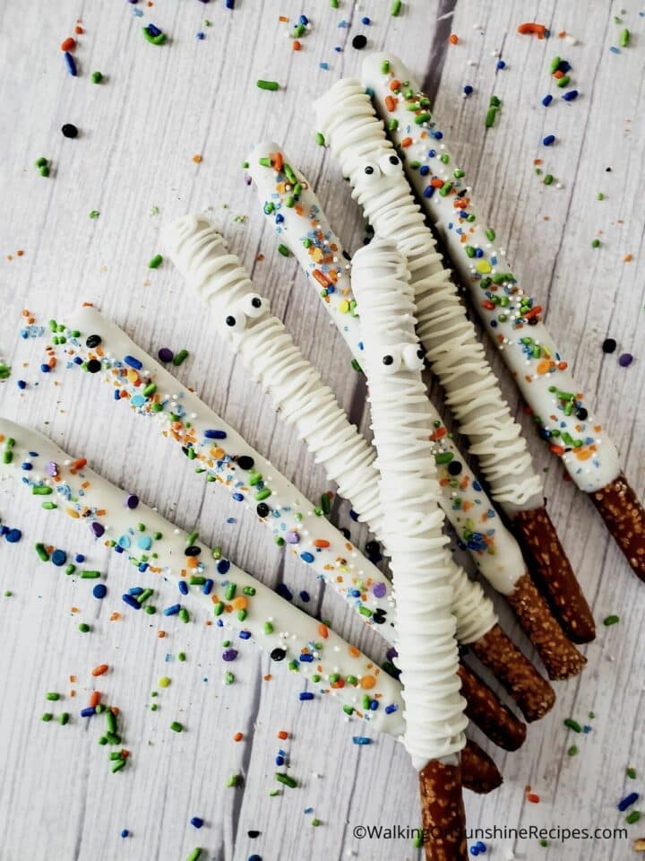 Halloween Pretzel Rods - Walking On Sunshine Recipes