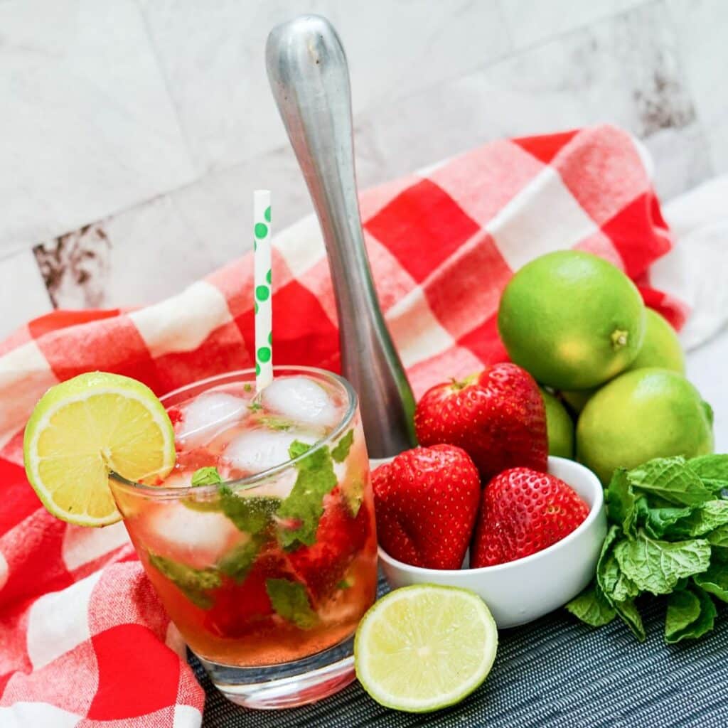 Sparkling Water with Strawberries - Walking On Sunshine Recipes