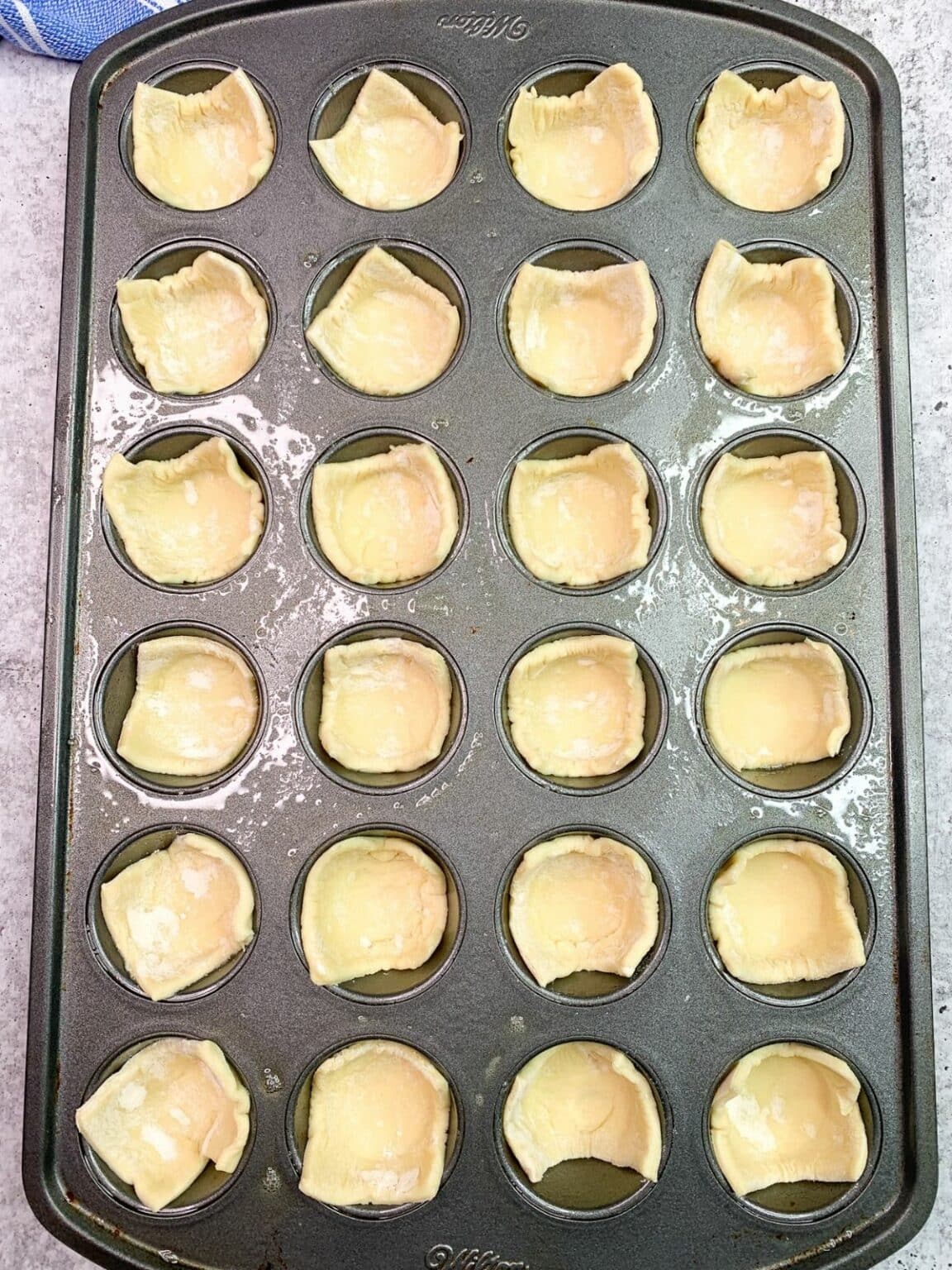 Mini Pizza Puffs - Walking On Sunshine Recipes