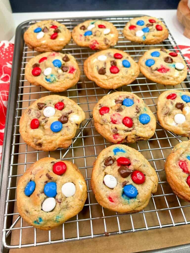 4th of July Chocolate Chip Cookies - Walking On Sunshine Recipes