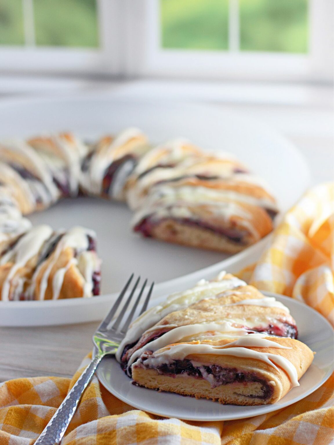 Crescent Roll Danish Ring - Walking On Sunshine Recipes
