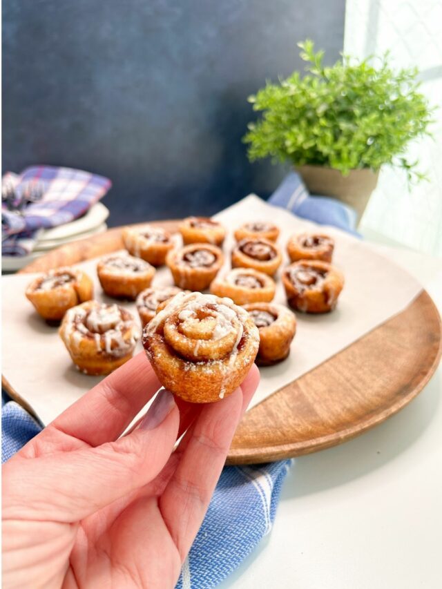Mini Cinnamon Rolls - the Cutest Way to Start your Day! - Walking On ...