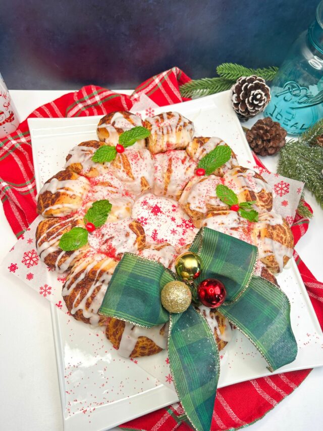Pillsbury Cinnamon Roll Christmas Wreath - Walking On Sunshine Recipes
