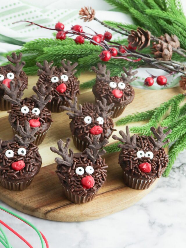 Mini Reindeer Cupcakes with Chocolate Antlers - Walking On Sunshine Recipes