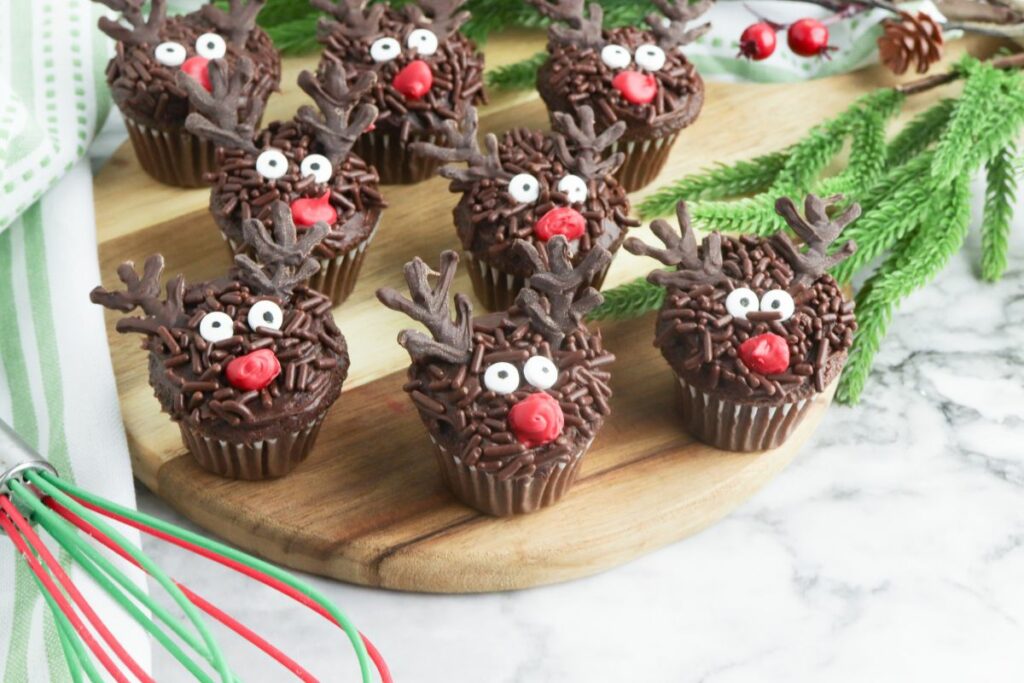 Mini Reindeer Cupcakes with Chocolate Antlers - Walking On Sunshine Recipes
